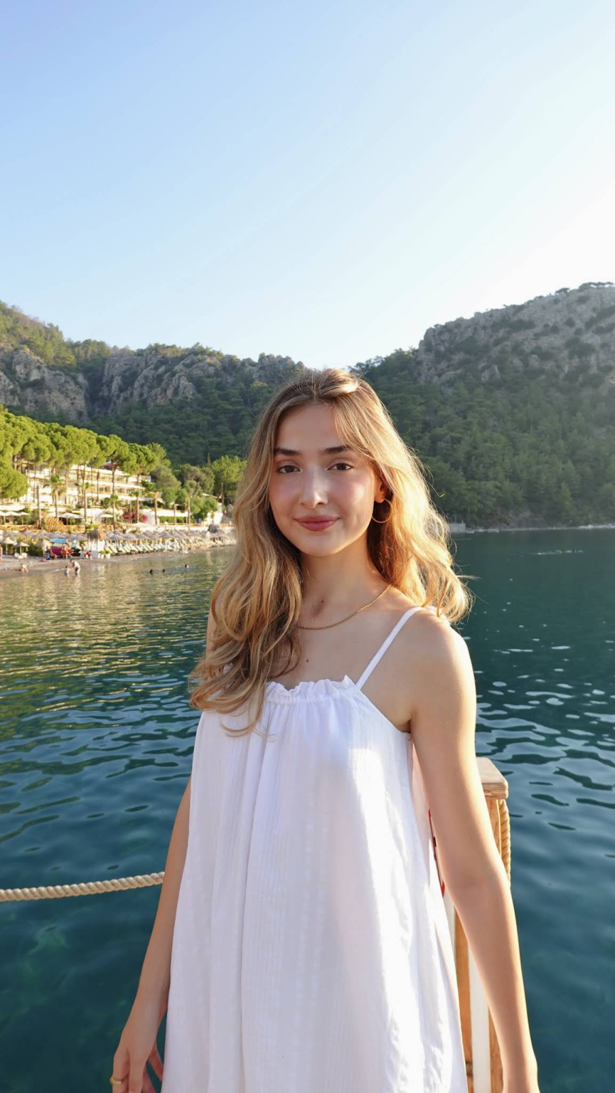 Zeliha Akpinar Biography:- age, height, Instagram, medical school, reddit, LinkedIn, Yan, sister ...